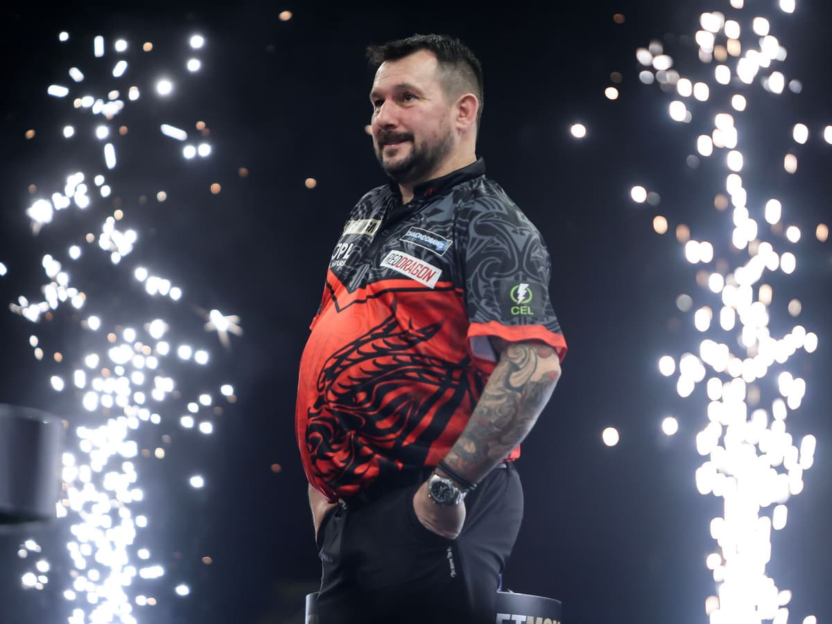 Jonny Clayton Wins Premier League Night in Nottingham Despite Gout ...